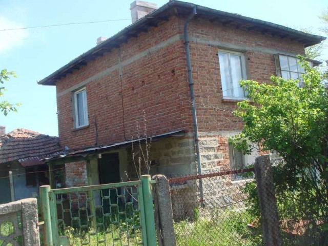 For sale a solid two-storey house in the centre of a village 30 km from ...