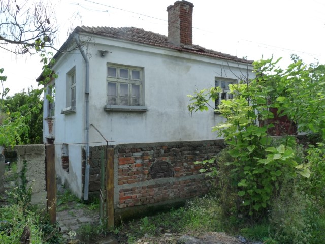 For sale a solid two-storey house in a village 30 km from the sea ...