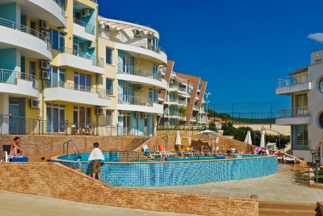 Fully furnished studio for sale in Sunset Kosharitsa complex, 7 km from ...