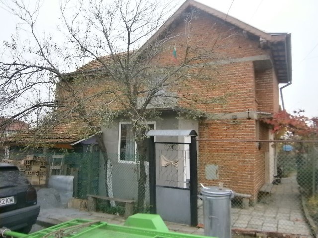 For sale a solid two-storey house in the village 30 km from the sea ...